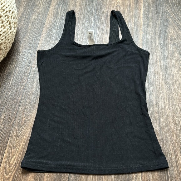 ALO Yoga | Tops | Alo Black Tank | Poshmark